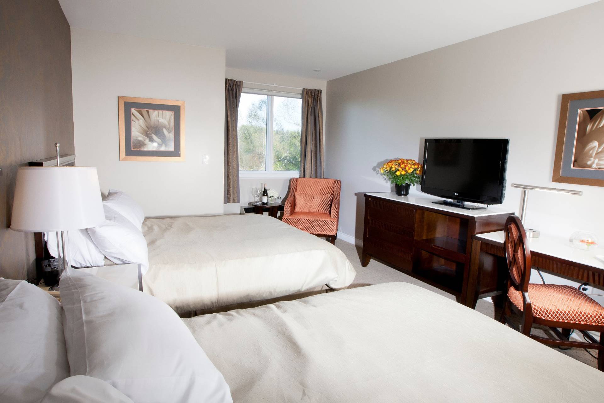 Elm Hurst Inn & Spa - Reviews, Photos & Deals 2026 - Ingersoll ...