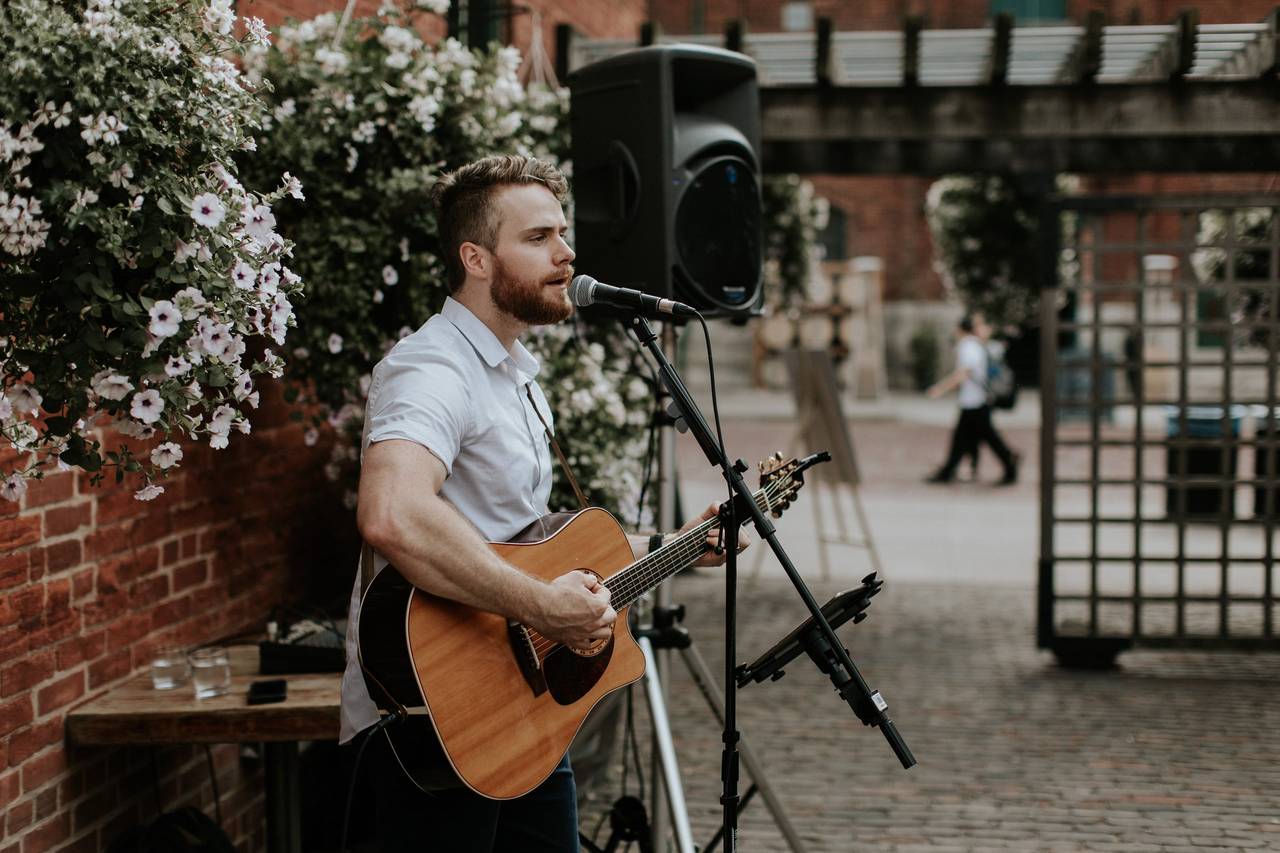 Videos from Gareth Bush - Singer Guitarist
