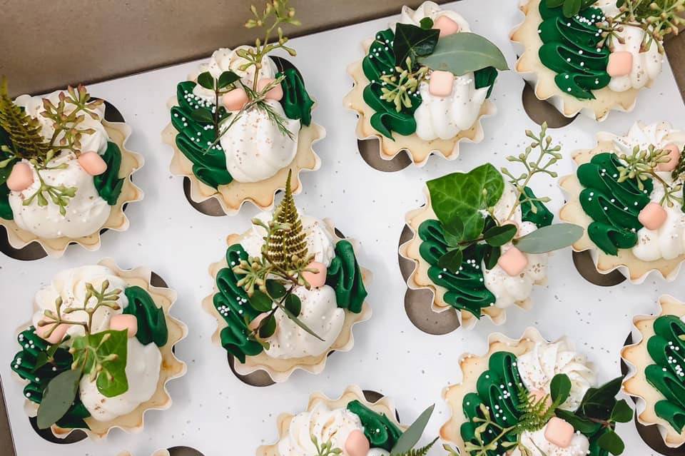 When Pigs Fly Pastries - Wedding Cake - Vancouver - Weddingwire.ca
