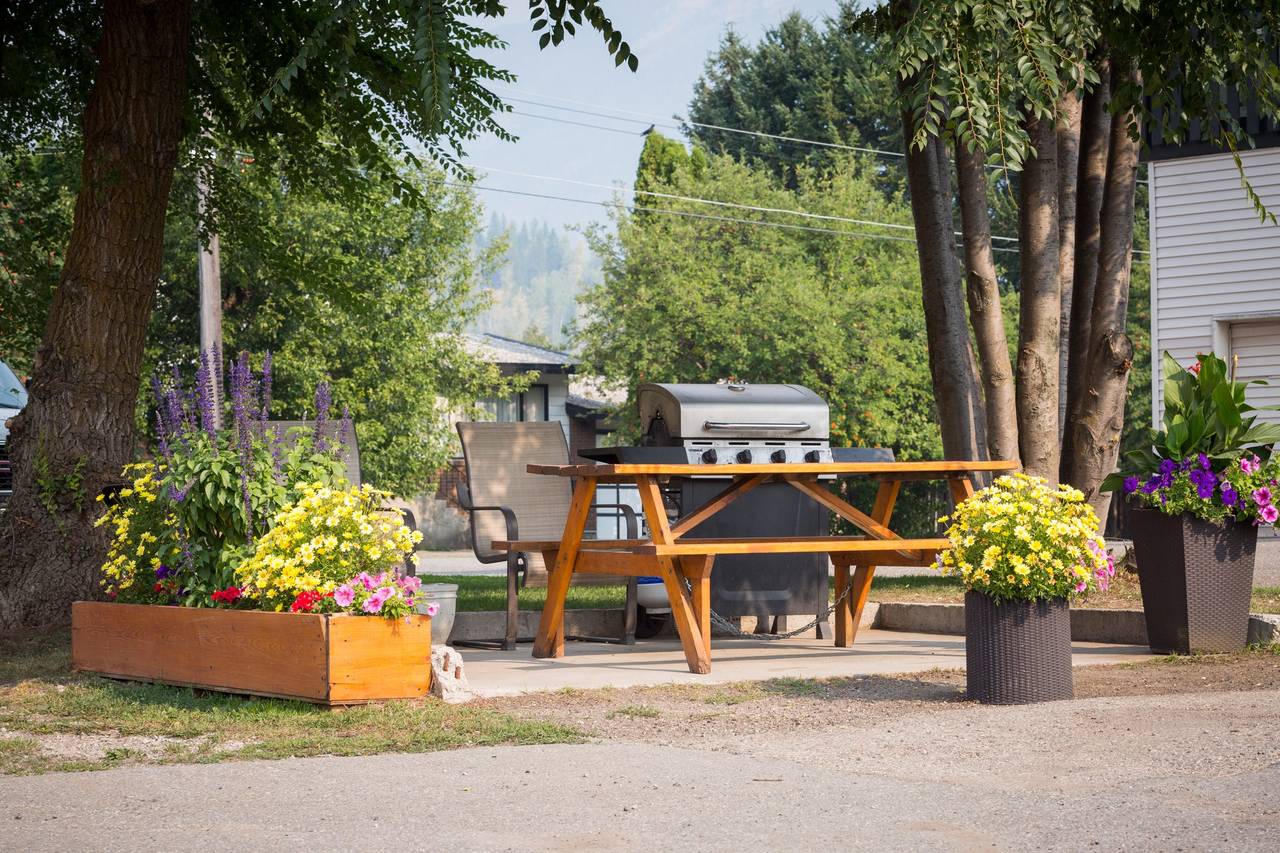 Red Tree Lodge - Reviews, Photos & Deals 2026 - Fernie - Weddingwire.ca
